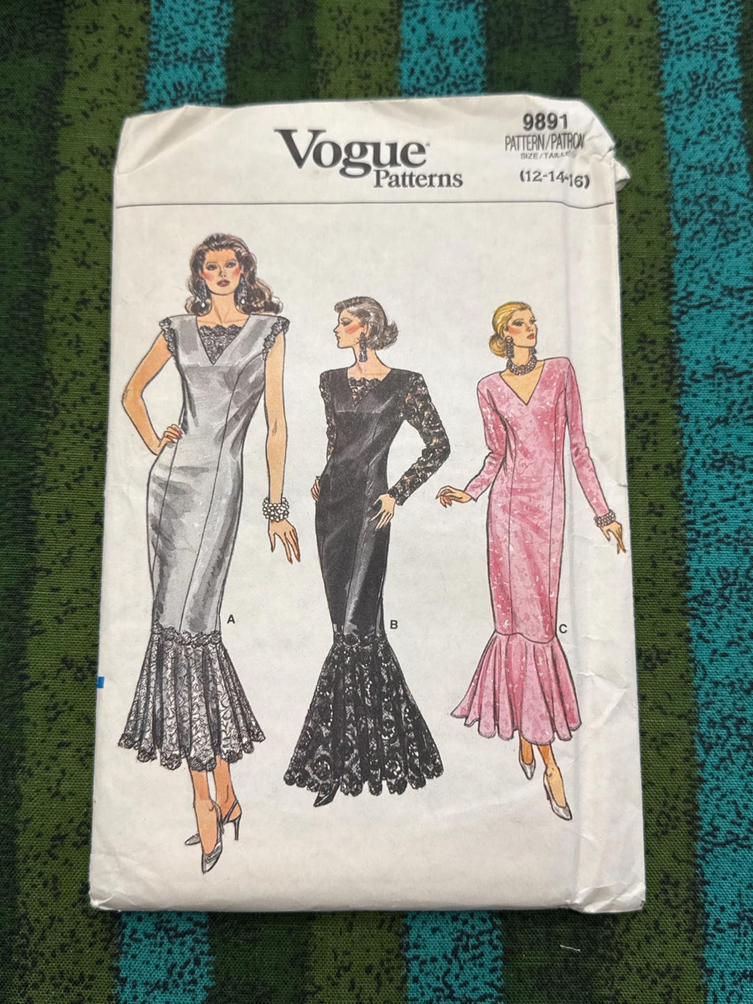 RARE 1987 Vogue Sewing Pattern 9891 Misses Fitted Straight V Neck ...