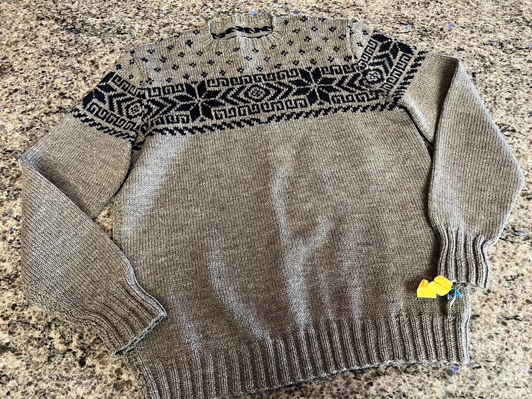 Hand Knitted Fair Isle Gray & Dark Blue Snowflake Print Pullover Winter ...