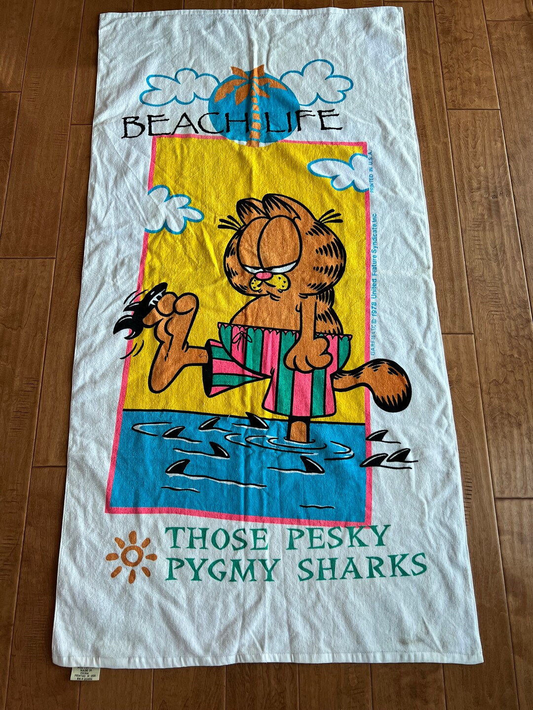 RARE Vintage Garfield Terry Beach Towel those Pesky Pygmy Sharks ...