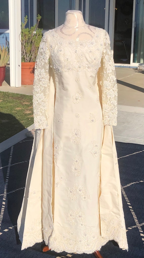 Vintage 1960’s Ivory Taffeta Long Lace Sleeve Empire … - Gem
