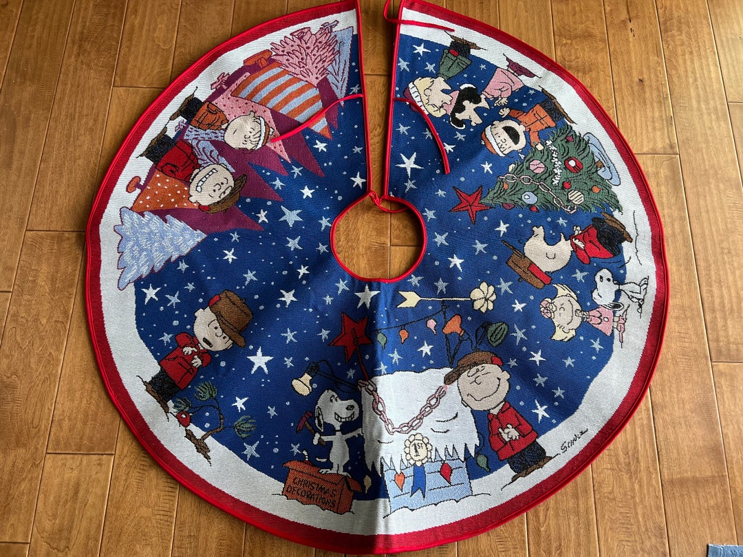 Hallmark Snoopy Charlie Brown Lighted Tree Skirt 46 to - Etsy