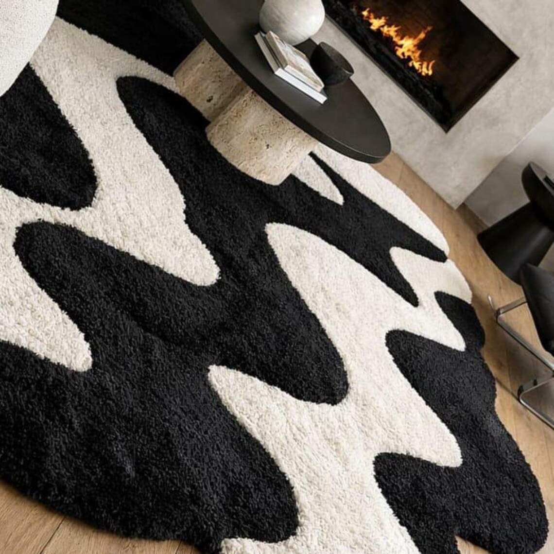 Hand Tufted Black and White Wavy Rug - Modern Abstract Irregular Shape ...