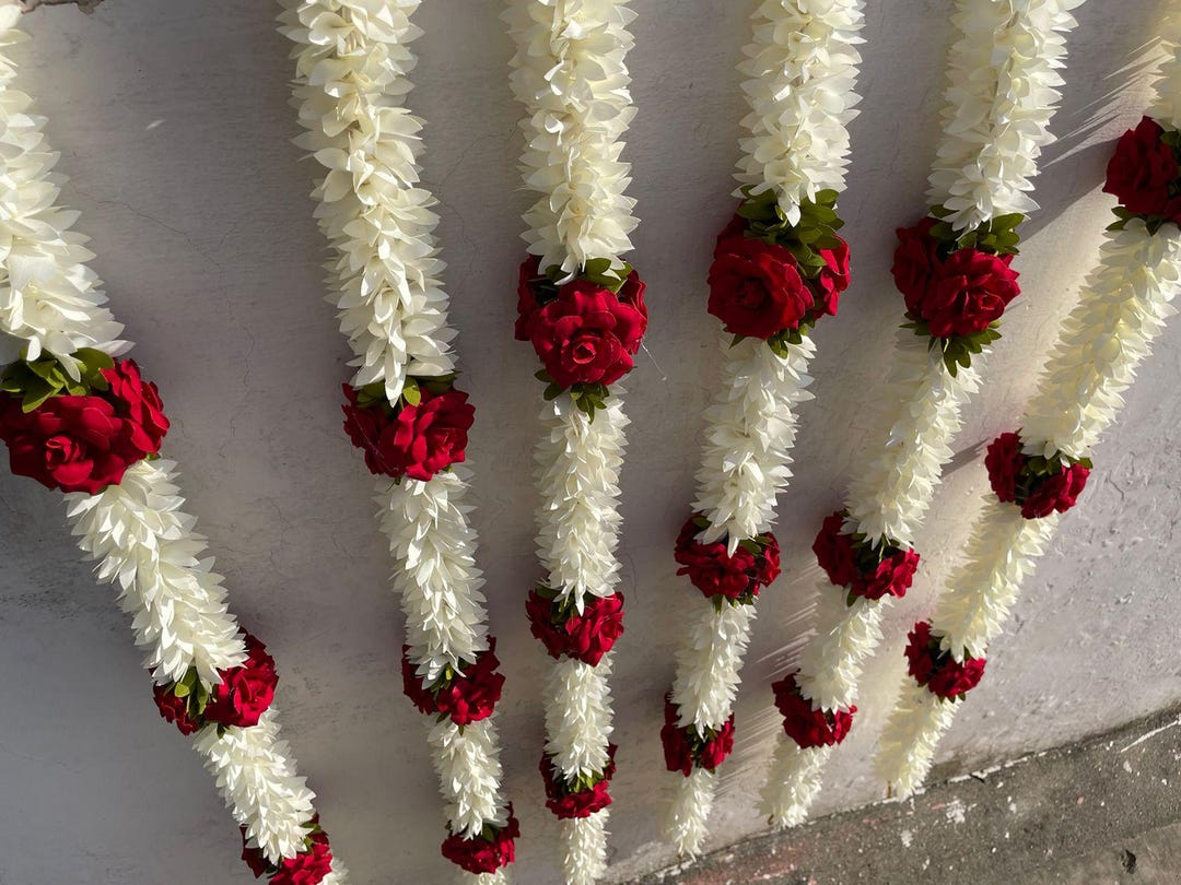Indian Wedding Inpired Cloth Gajra /jesmin With Velvet Rose Flowers ...