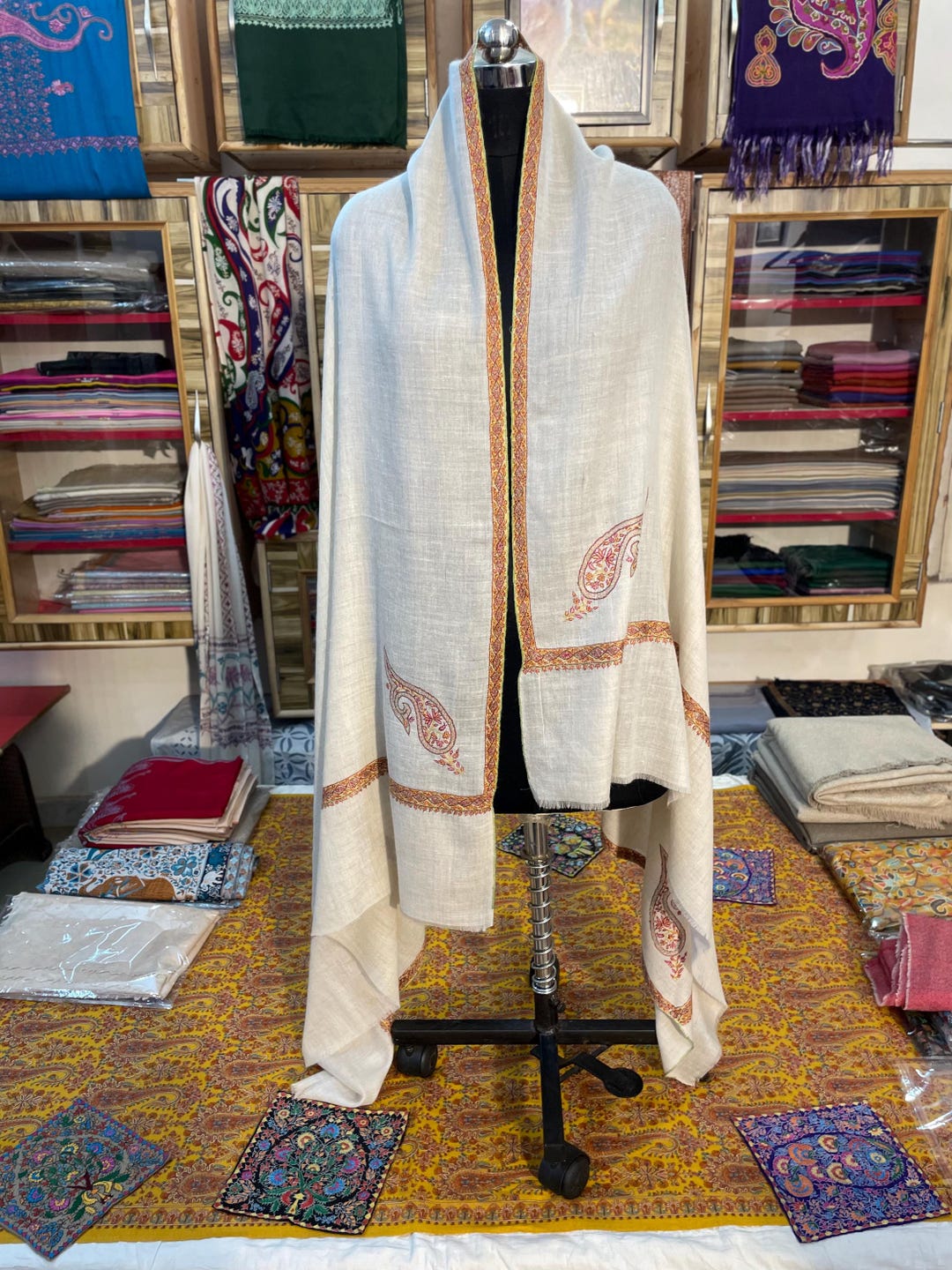 Hand Needle Hashi Work Pure Pashmina Shawl | Kashmiri Embroidered ...
