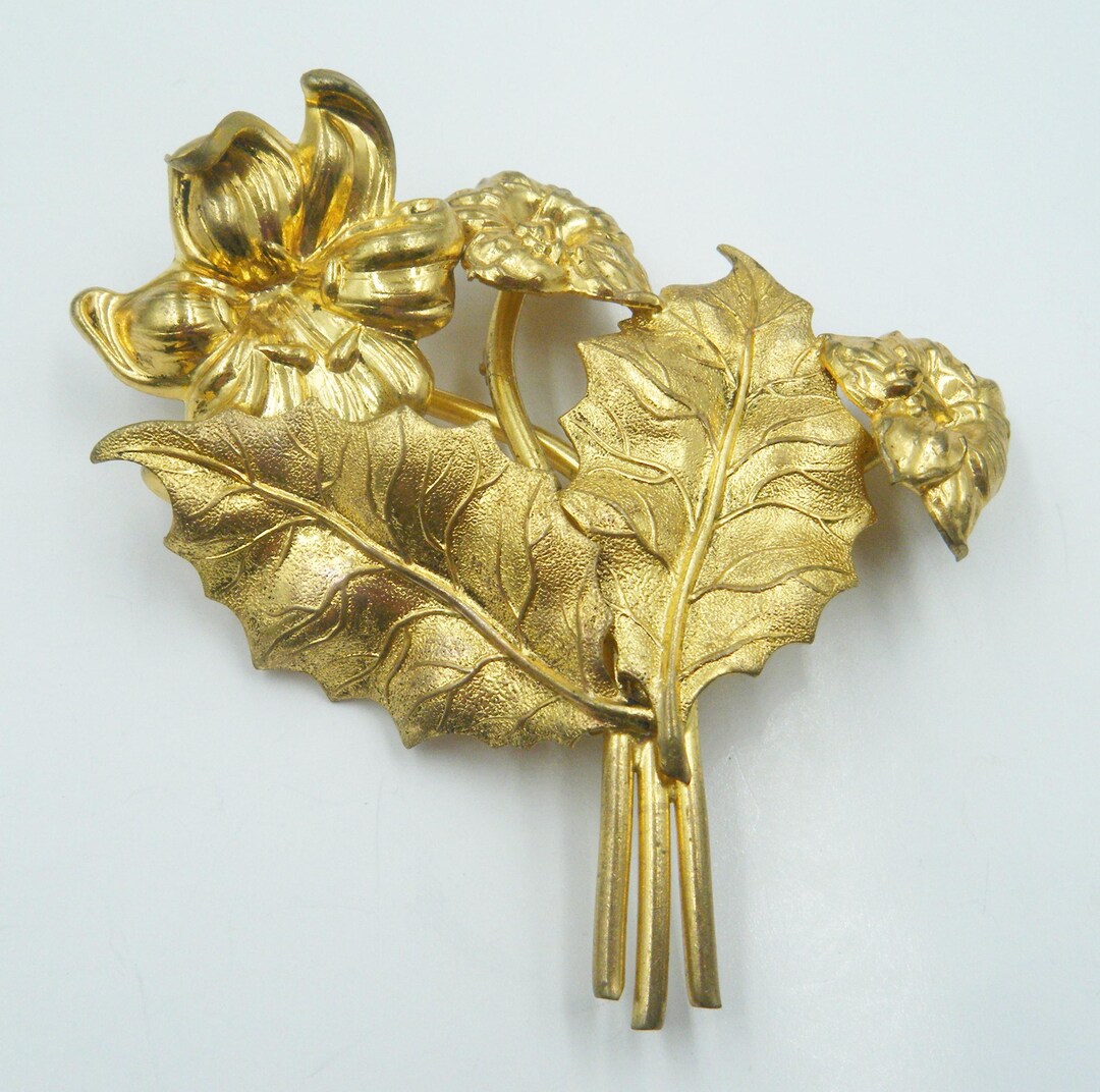 Large Gold Tone Lily and Flower Brooch - Etsy