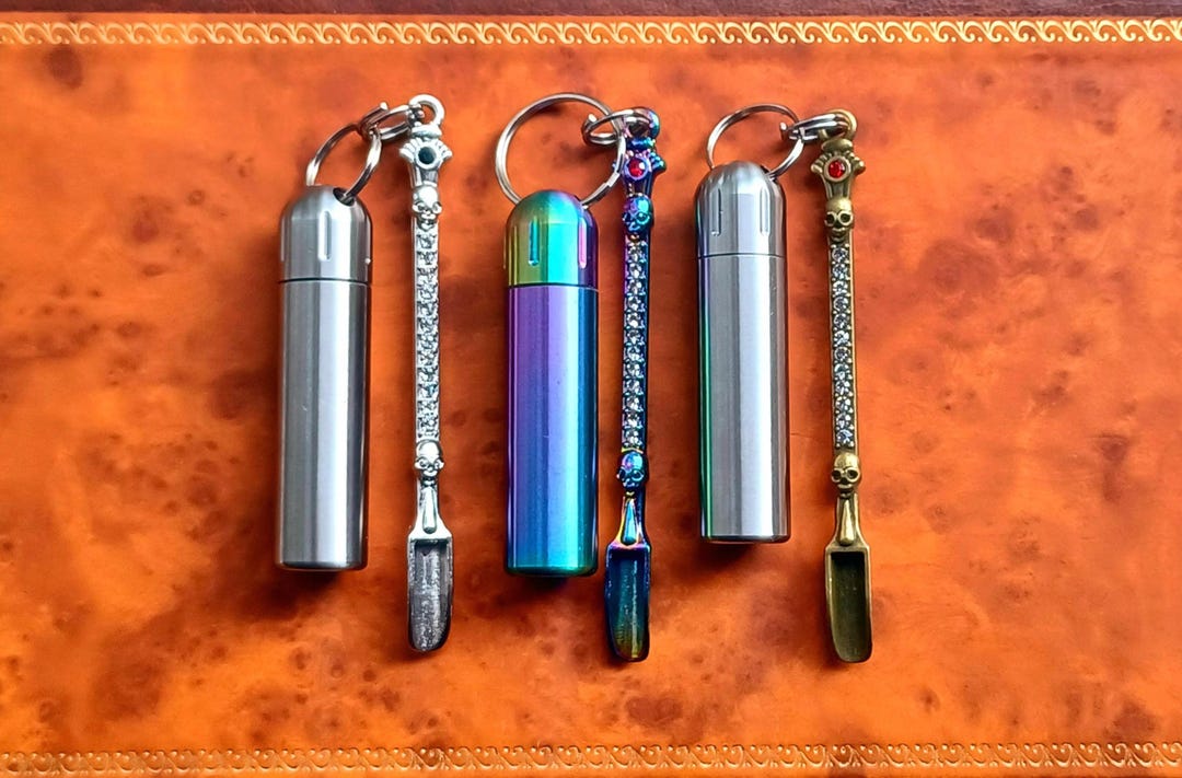 Diamante Crafting Shovel Keychain With Waterproof Mini Storage Case ...