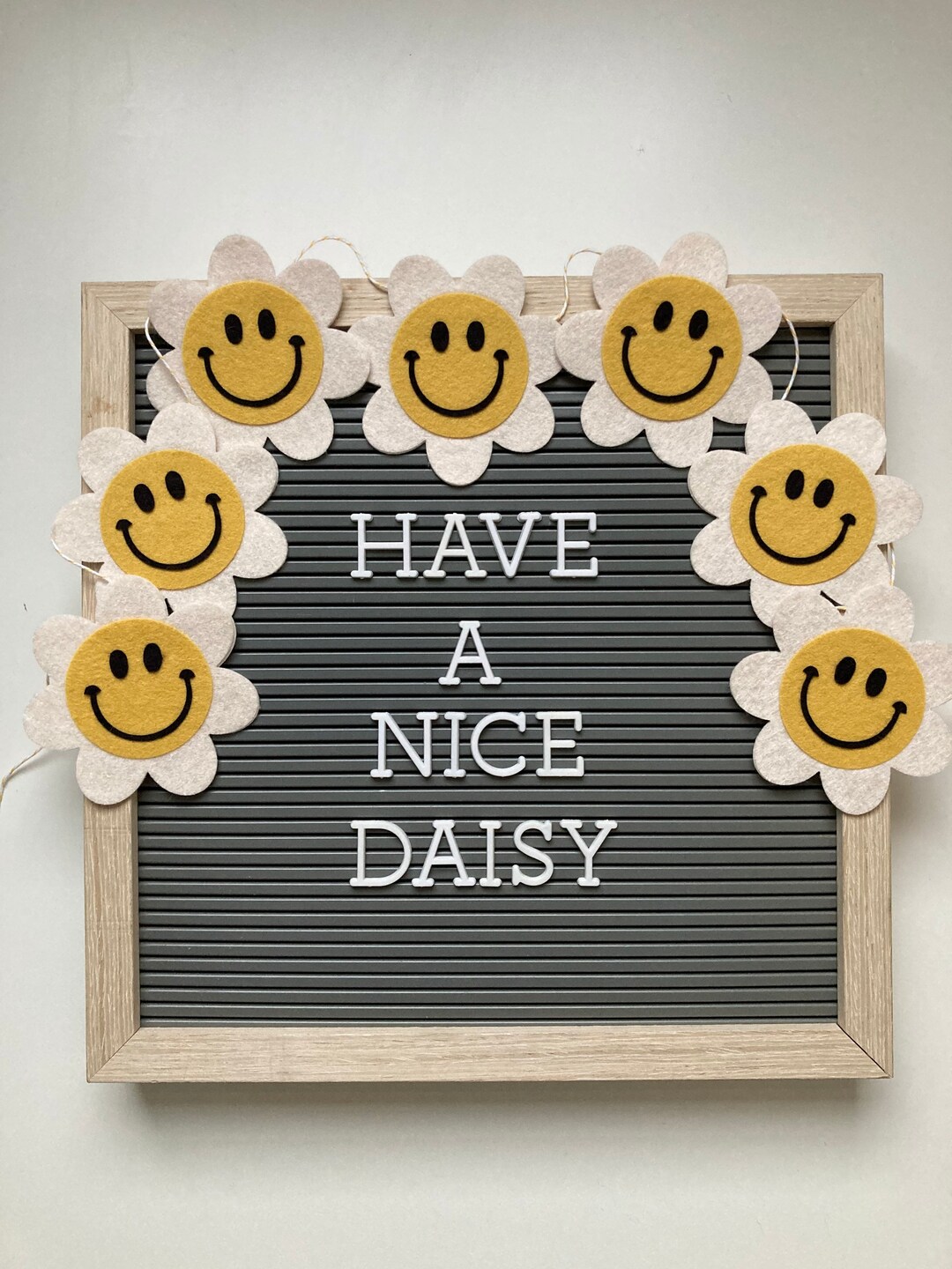 Smile Face Daisy Garland- Felt Smile Face Daisy Banner Decoration - Etsy