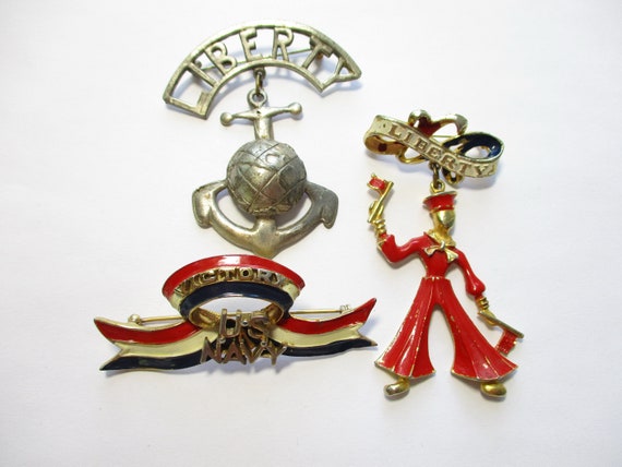 WWII Victory Pin Victory Pin US Navy Signed CORO Red … - Gem