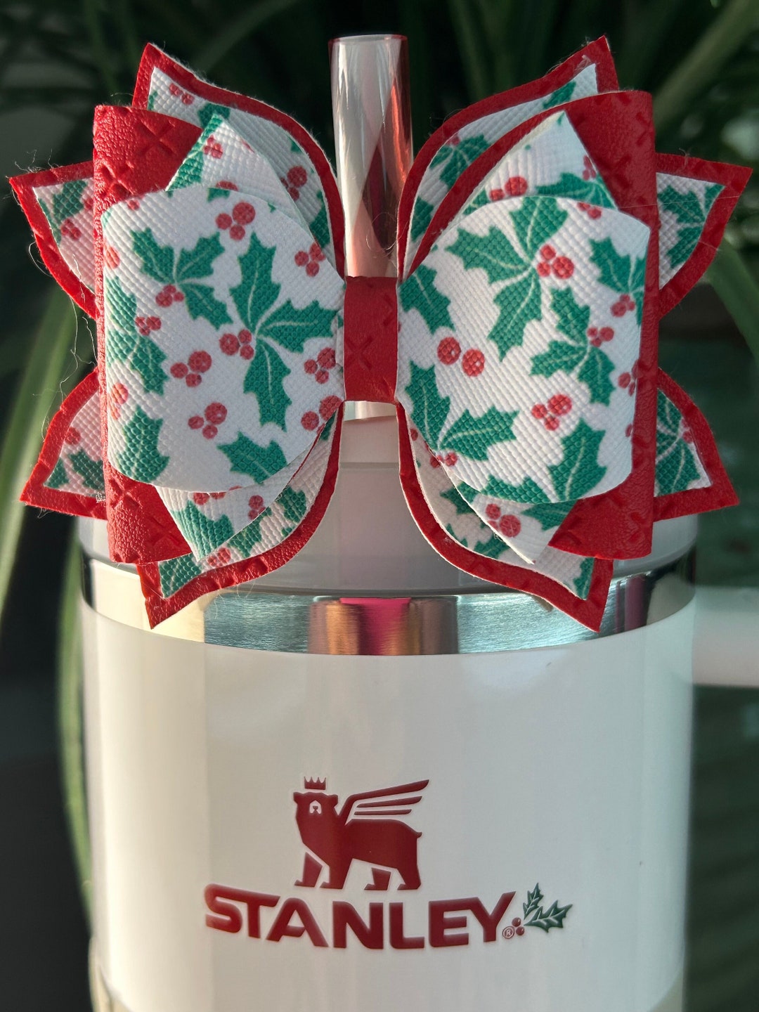 Stanley Jumbo THE Mistletoe Twist Textured Layered Holly Straw Topper ...