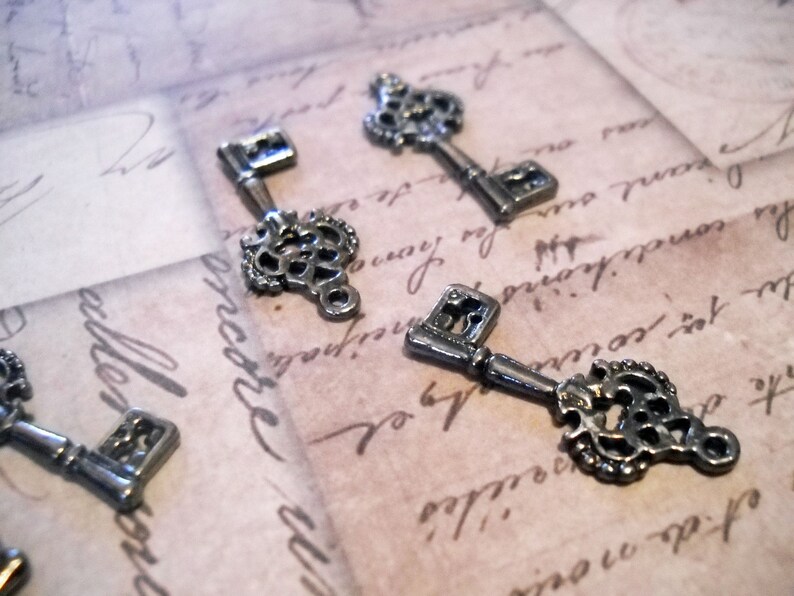 Black Keys Gunmetal Key Charms Regal Key Pendants 10 Pieces Black Key ...