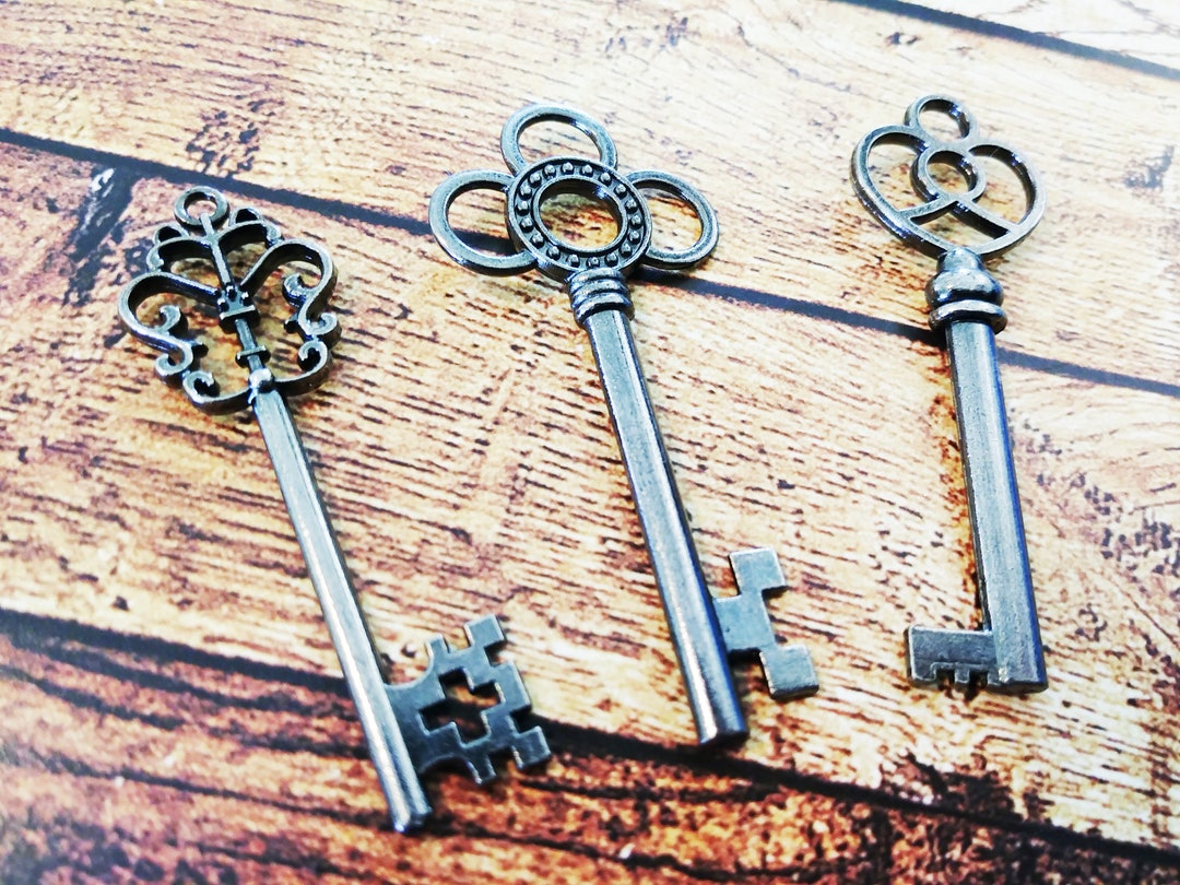 Black Skeleton Keys Gunmetal Skeleton Key Pendants Steampunk Findings ...