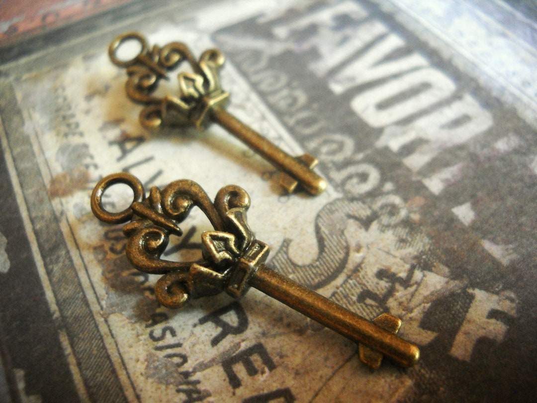 Skeleton Keys Antiqued Bronze Key Charms Key Pendants Bronze Keys Crown ...