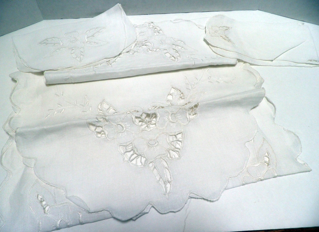 5 Piece Vintage Cut-work Embroidered Lace Linen Set, Table Setting ...