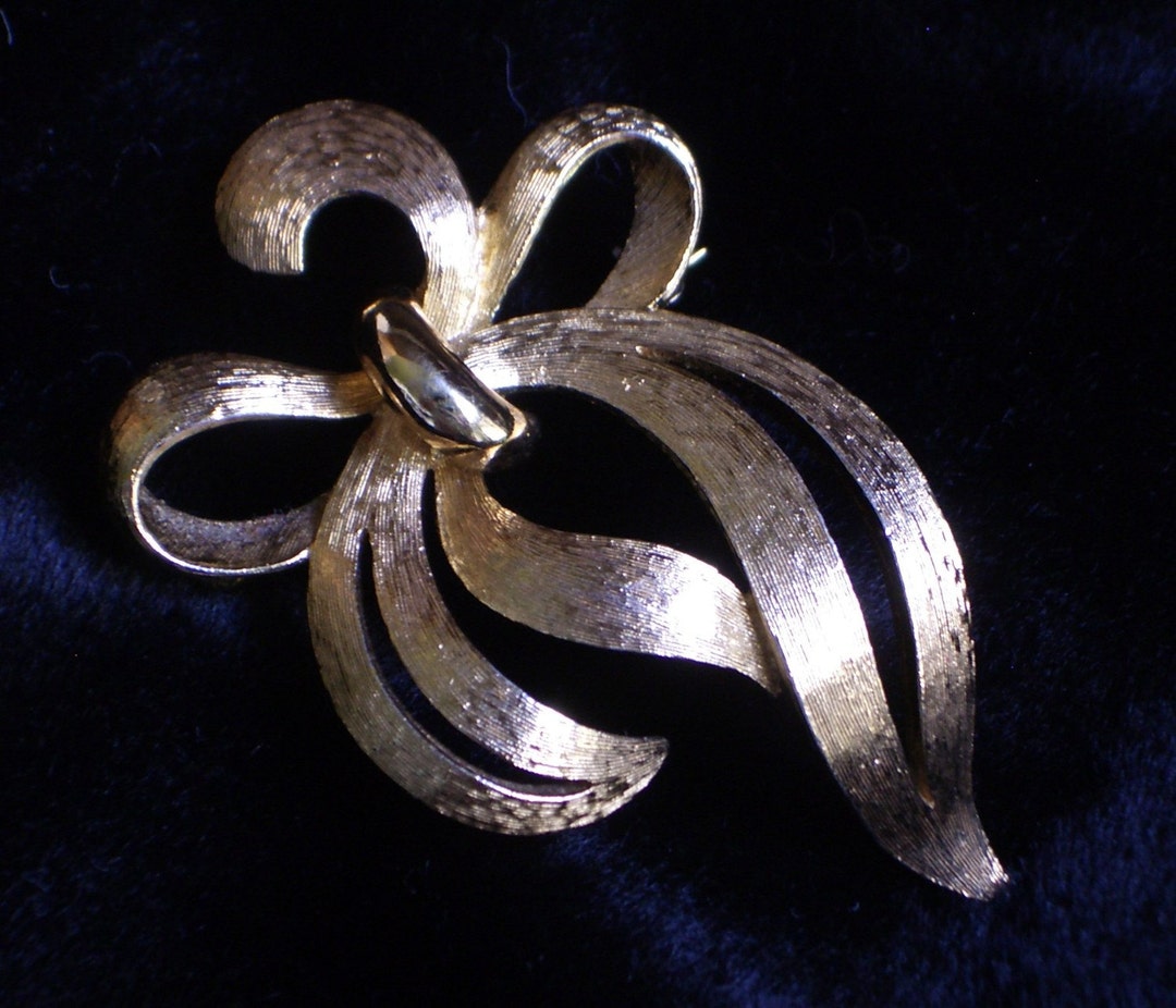Monet GOLD Vermiel, Bow Pin - Etsy