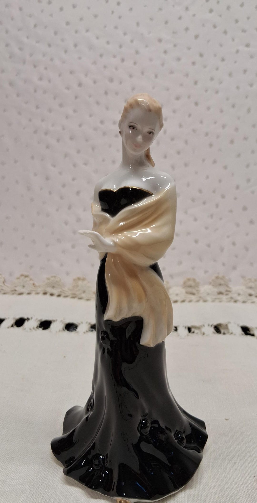 Vintage Royal Worcester Pretty Lady "lucy " Figurine Les Petites 2002 ...