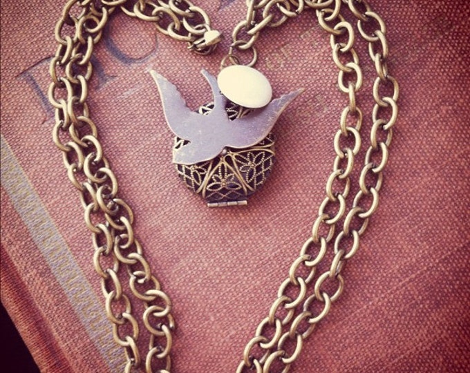 Peeta's Locket - Hunger Games Inspired Vintage Button and Locket ...