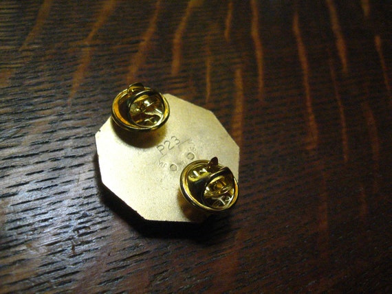 Conestoga Wagon & Horses P23 Uniform Lapel Pin - Gem