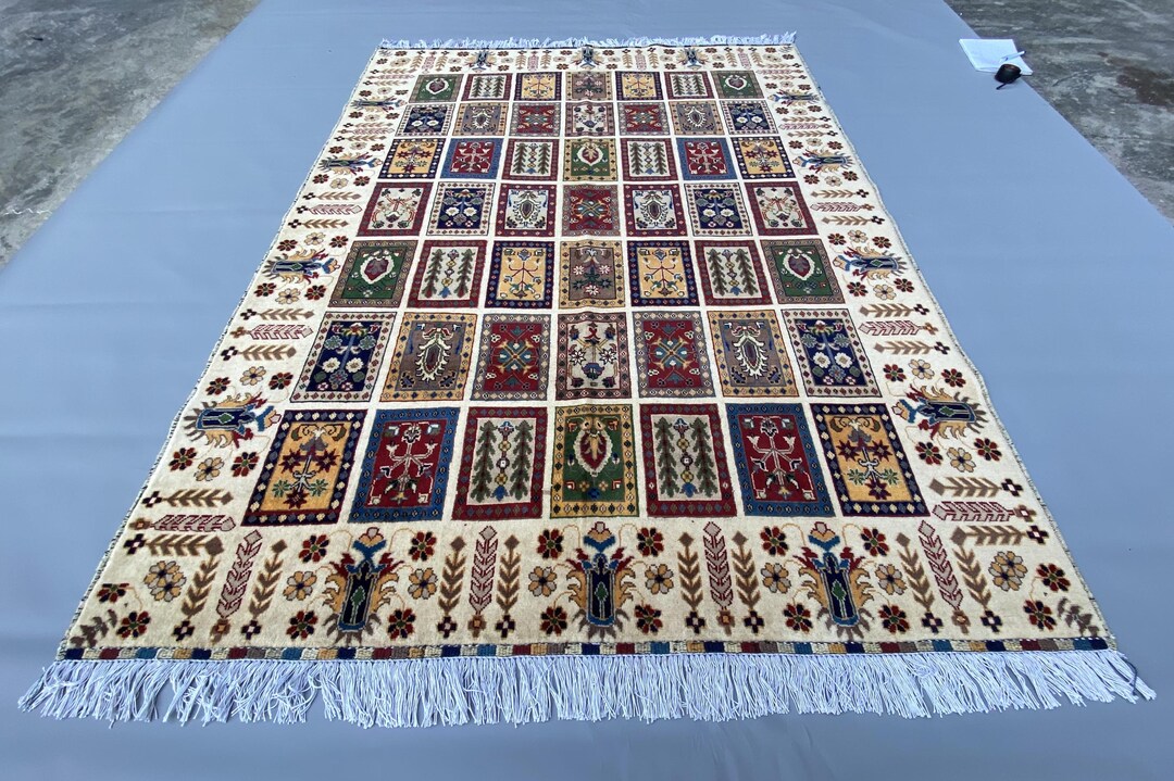 Handmade Afghan Bakhtiyari Rug: Tree of Life Medallion, Wool (6'9 X 4 ...