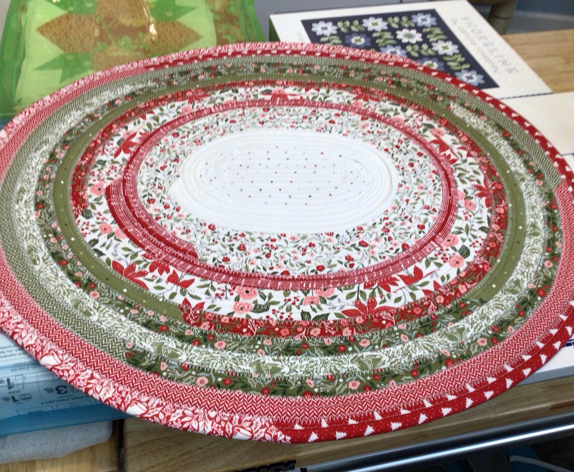 TABLE TOPPER, Centerpiece, Handcrafted and Quilted, Christmas Fabric - Etsy