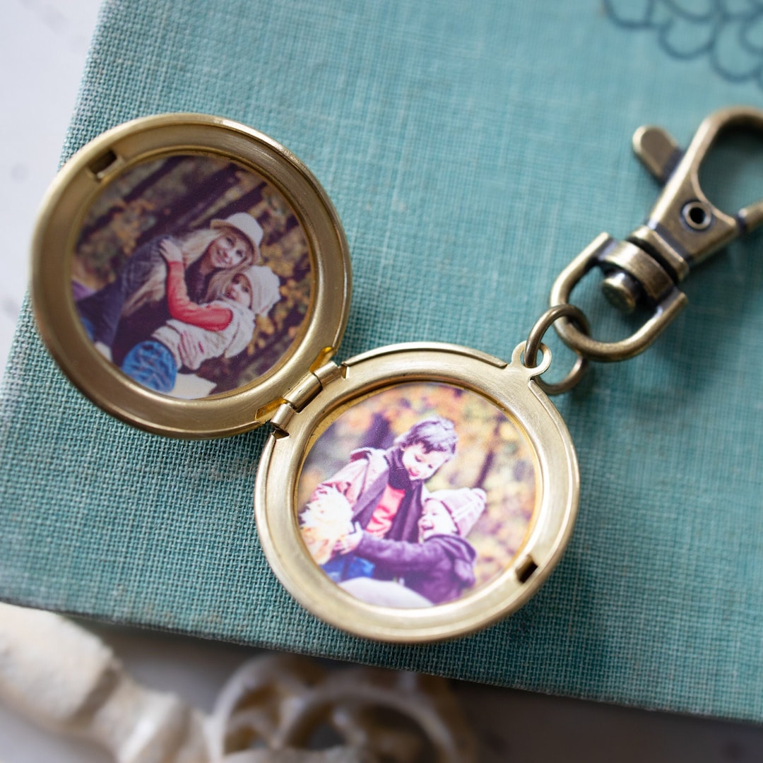 Photo Locket Key Chain for Men, Keychain, Gold Brass Locket Key Ring ...