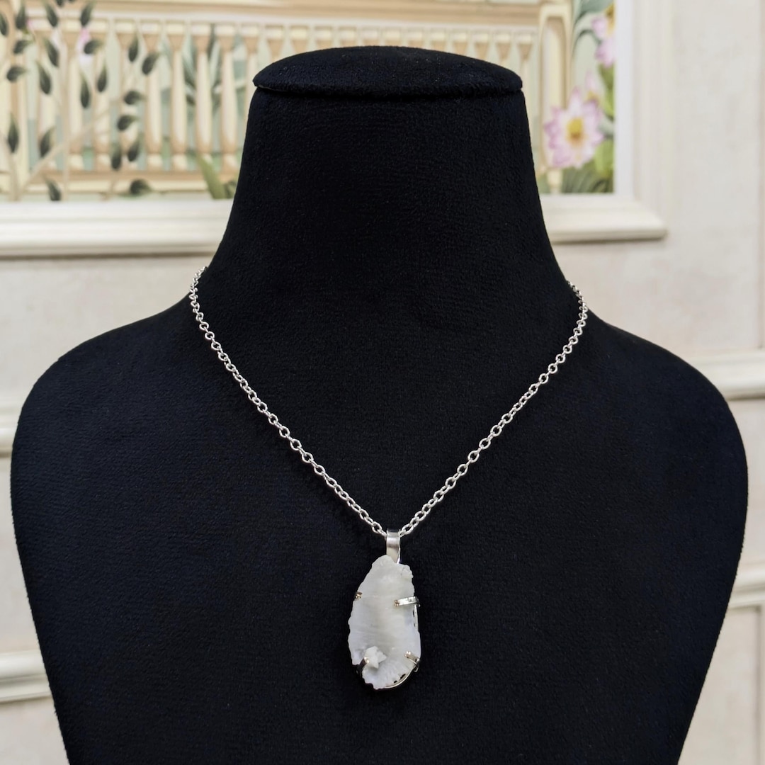 Shukra Mani Pendant | 25 Carat Venus Stone, Love & Beauty Talisman - Etsy