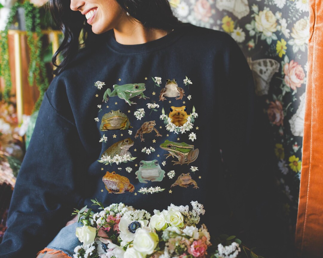 Weirdcore Frog Sweatshirt With Stars, Cute Floral Dreamcore Shirt ...