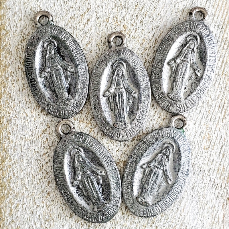 Maryam Necklace - Etsy