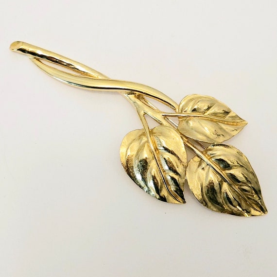 Vintage Large TRIFARI Gold tone Leaves and Stem Brooch - Gem