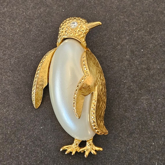 TRIFARI Rare Large Pearl Belly Penguin brooch, 1997 L… - Gem