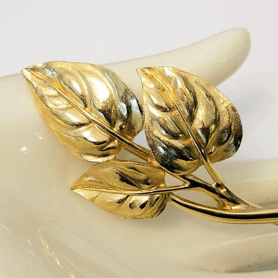 Vintage Large TRIFARI Gold tone Leaves and Stem Brooch - Gem