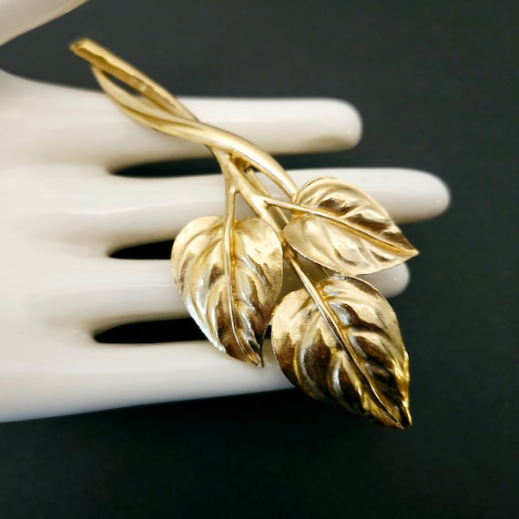 Vintage Large TRIFARI Gold tone Leaves and Stem Brooch - Gem