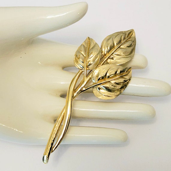 Vintage Large TRIFARI Gold tone Leaves and Stem Brooch - Gem
