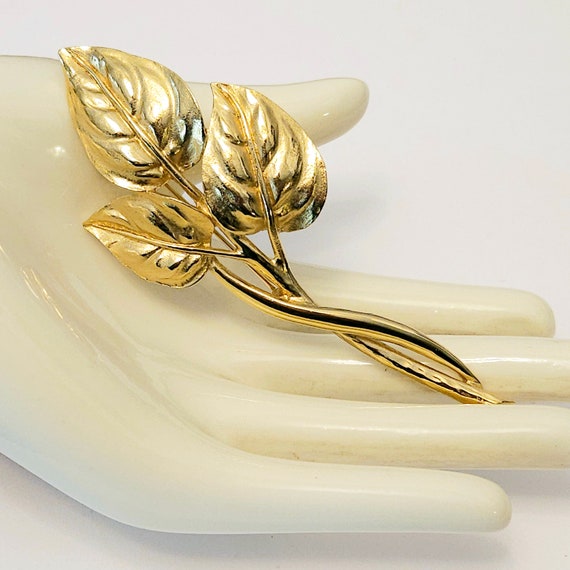 Vintage Large TRIFARI Gold tone Leaves and Stem Brooch - Gem
