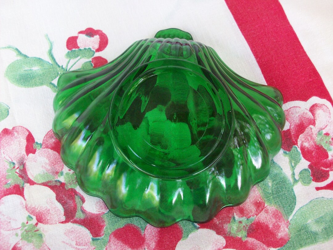 Vintage Emerald Green Glass Shell Dish Anchor Hocking Bathroom Soap ...