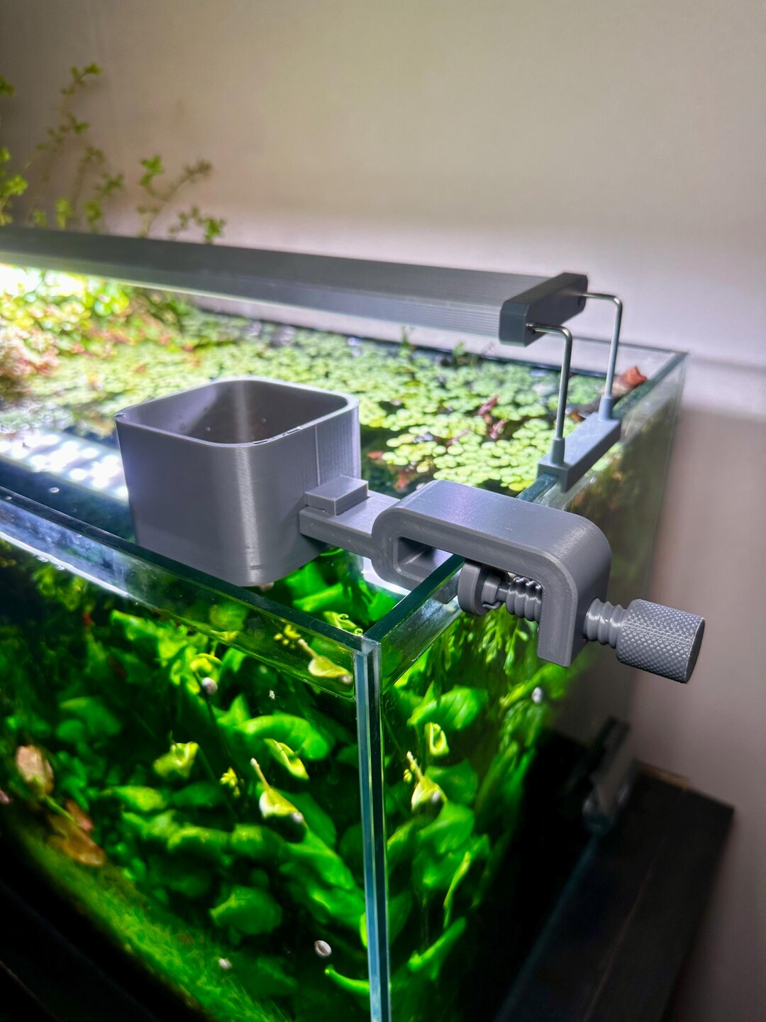 Adjustable Aquarium Rim Clamp With Water Diffuser Basket | Soft Flow ...