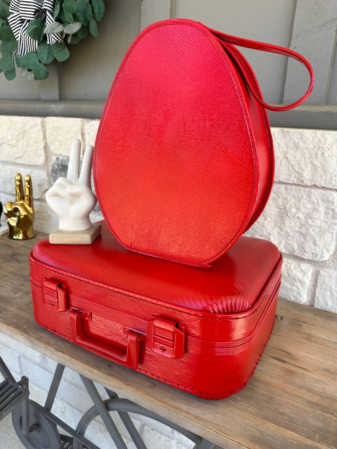 Hand Painted Delicious Apple Red Vintage Medium Suitcase-luggage and an ...