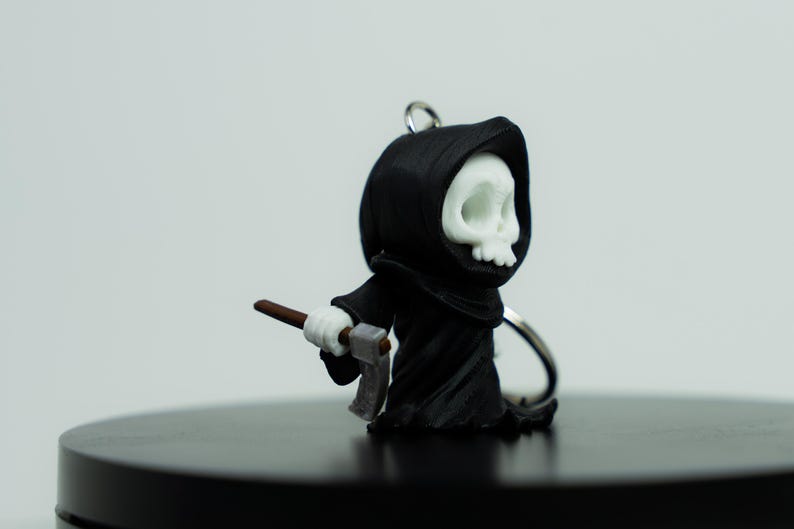 3D Printed Grim Reaper Keychain – Spooky Gothic Halloween Accessory - Etsy