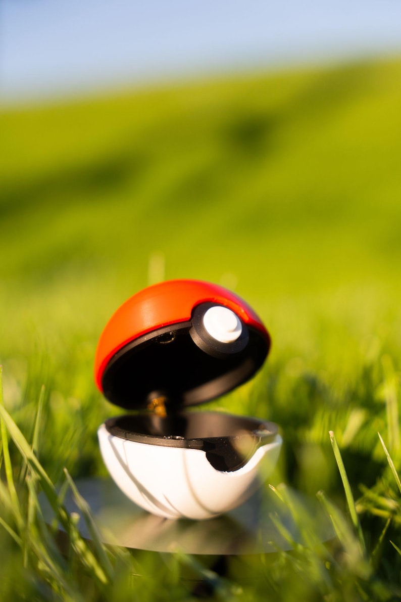 Original Pokeball Replica | 3D Printed Pokémon Ball That Opens ...
