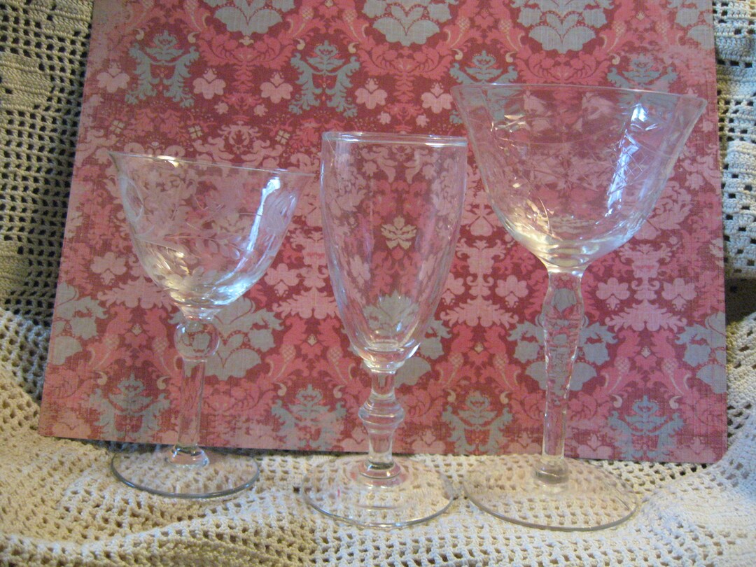 6 Vintage Wine Glasses/goblets/ 4 Are Cut Glass Stemware/2 Are Plain - Etsy