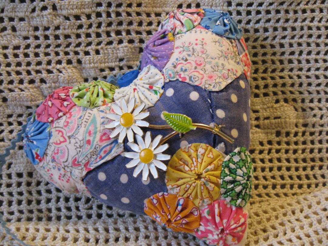 Small Shabby Quilt Heart/ Yo Yo Heart/ Enamel Daisy Pin/ Hanging Heart ...