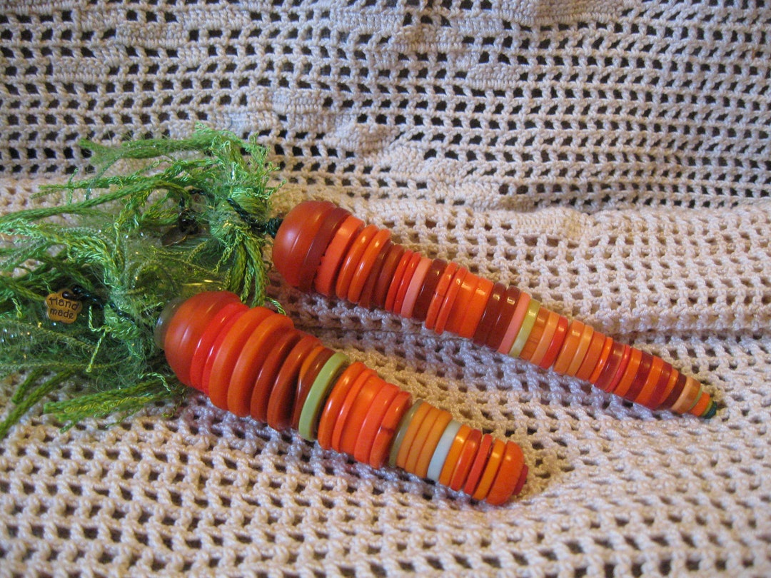 2 Stacked Button Carrots/ Carrot Ornaments/ Kitchen Kitsch/ - Etsy