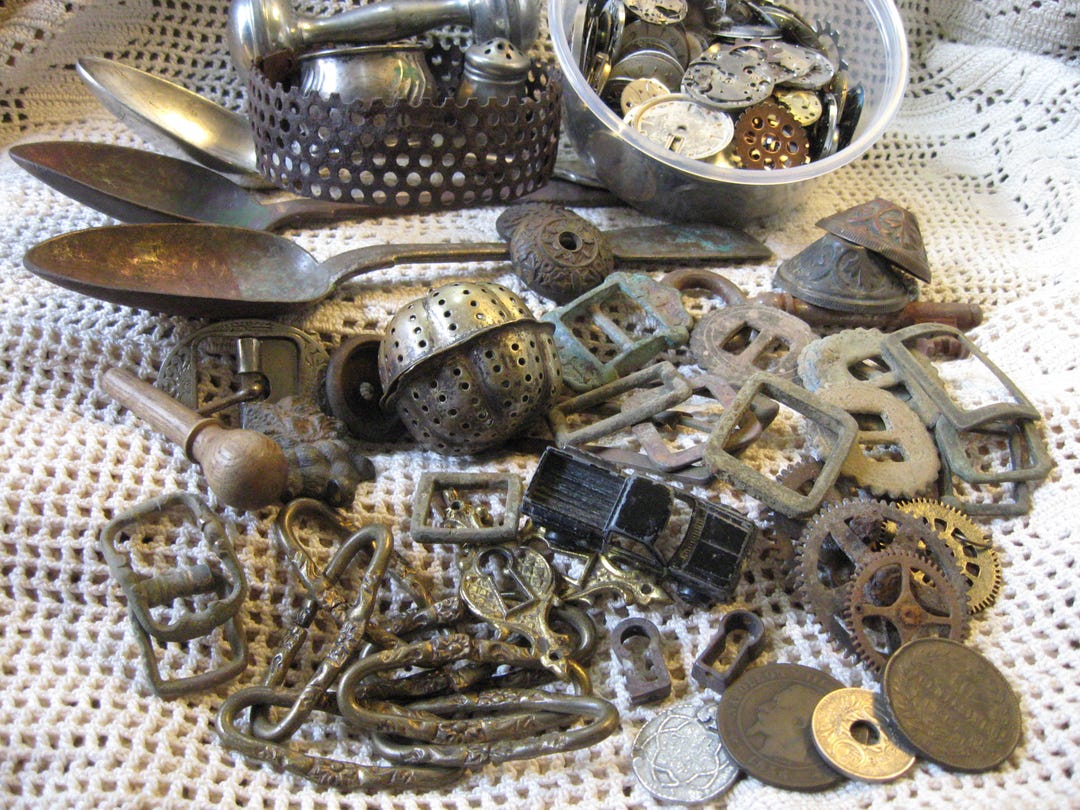 Rusty Found Objects/rusty Buckles Gears Coins Watch Parts Hardware ...
