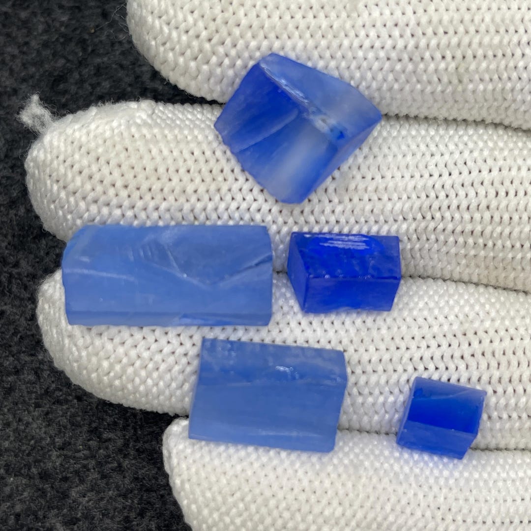 79 Ct Cobalt Blue Hydrothermal Quartz Rough Faceting | Hydrothermal ...