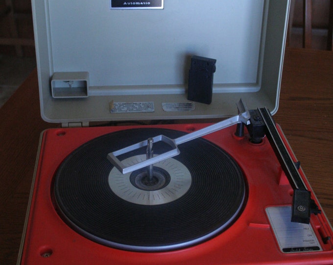 Vintage Portable General Electric Automatic Record Player With Hard ...