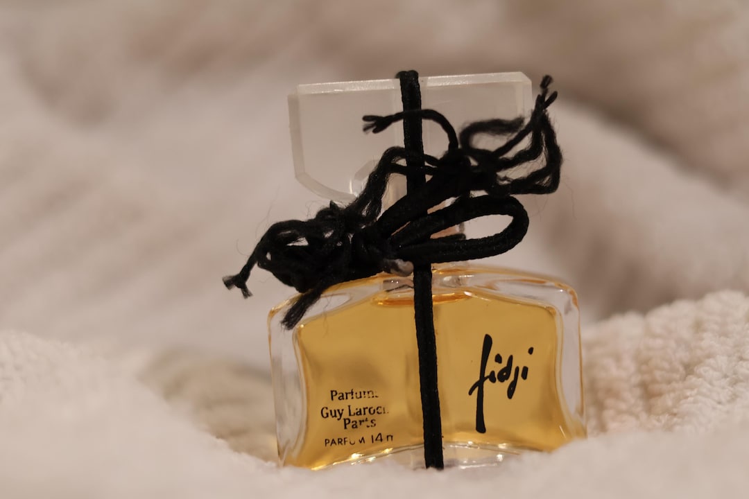 Guy Laroche Fidji Parfum Miniature 14ml | Vintage Perfume Collectible ...
