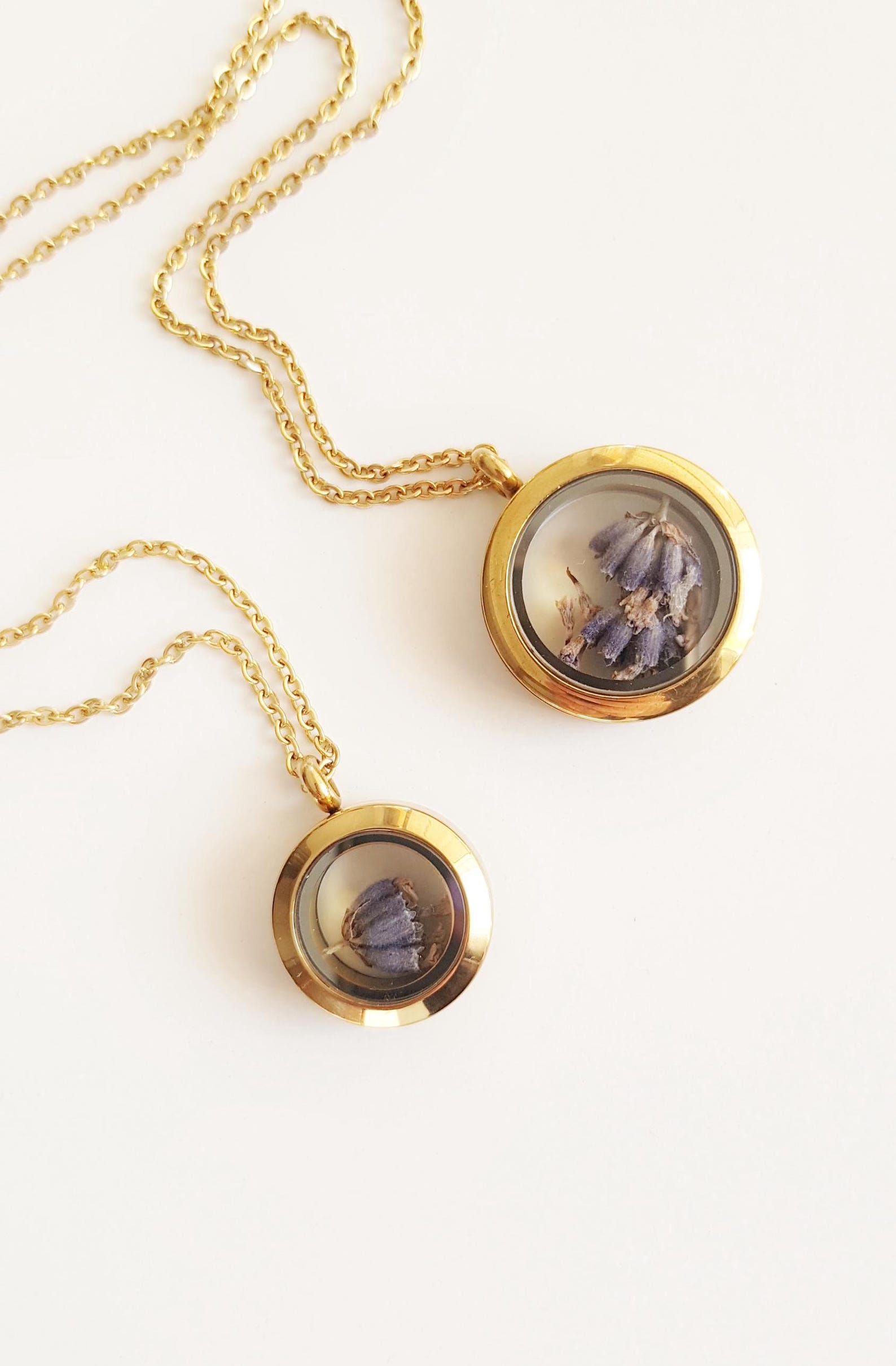 Gold Round Keepsake Locket Necklace, Shaker Style Floating Glass ...