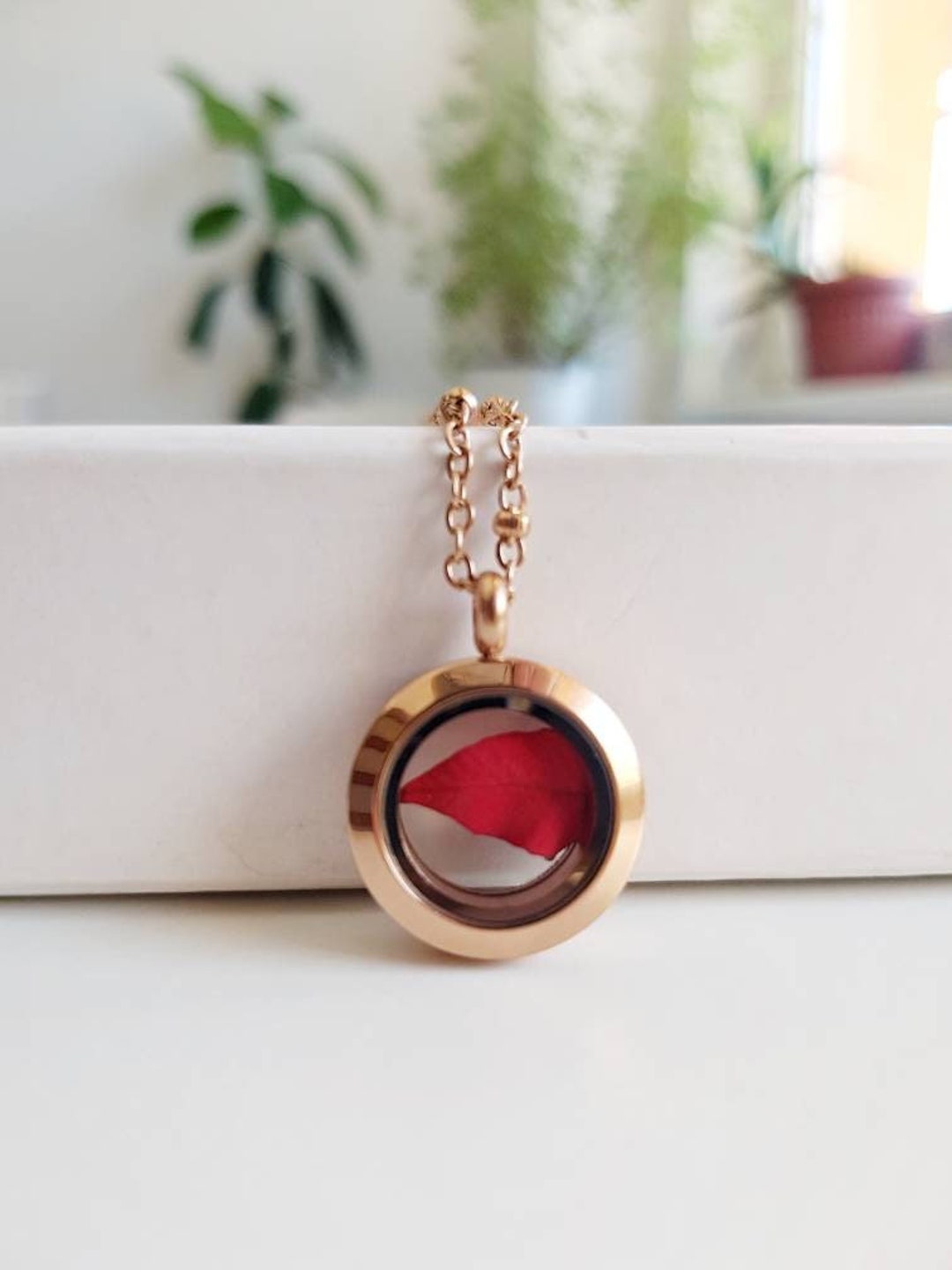 Rose Gold Round Keepsake Locket Necklace, Shaker Style Floating Glass ...