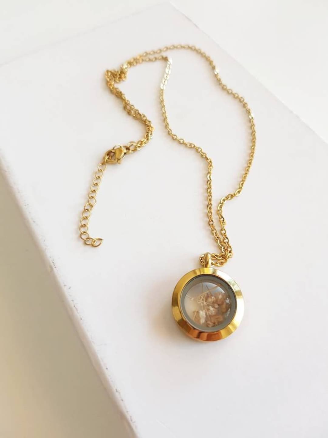 Gold Round Keepsake Locket Necklace, Shaker Style Floating Glass ...