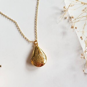 Teardrop Locket Necklace, Vintage Style Jewelry, Gold Photo Medallion ...