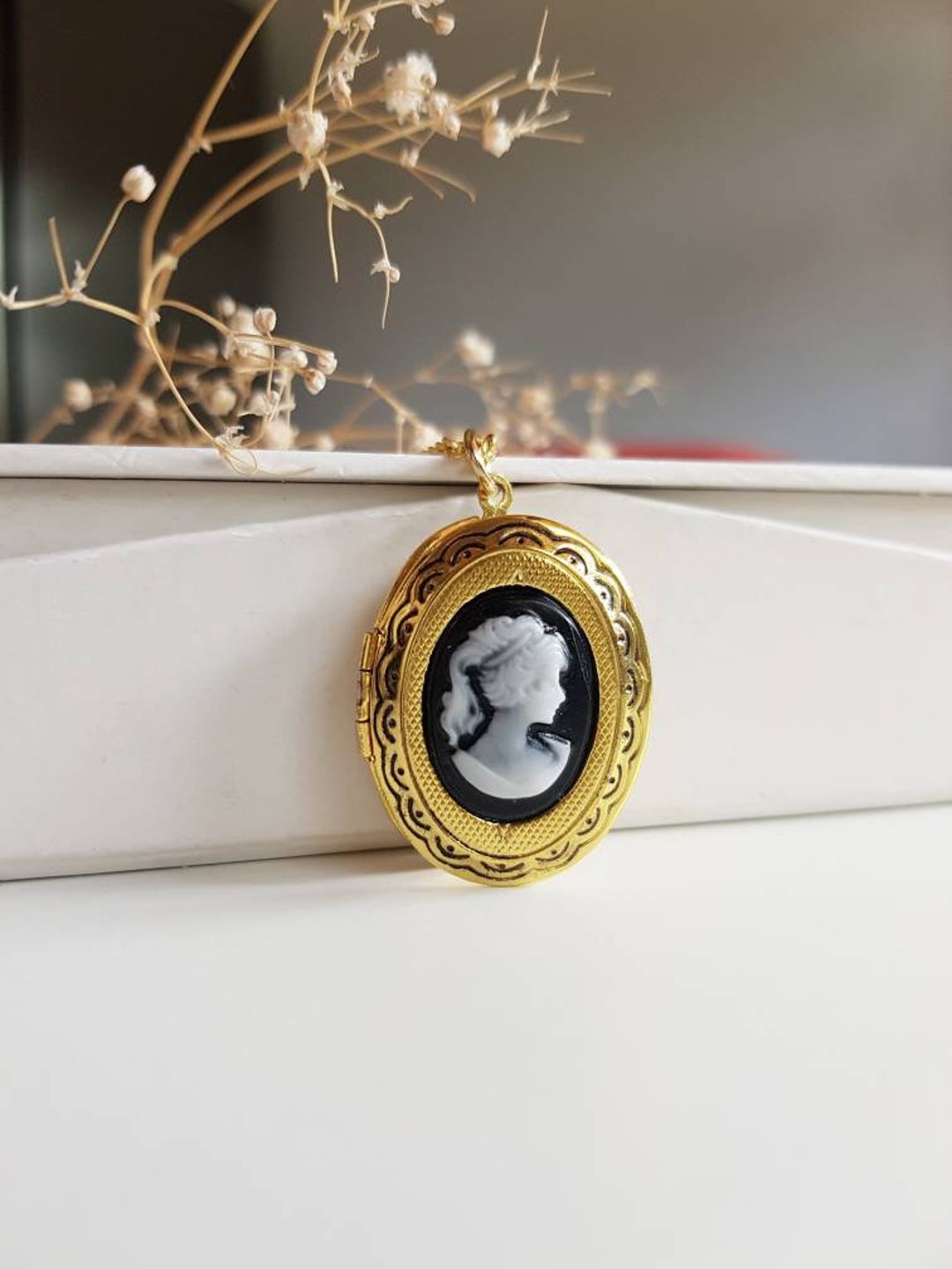 Lady Cameo Locket Necklace, Vintage Style Jewelry, Photo Medallion Gift ...